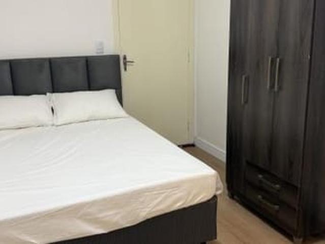 quarto individual suite Metro Liberdade