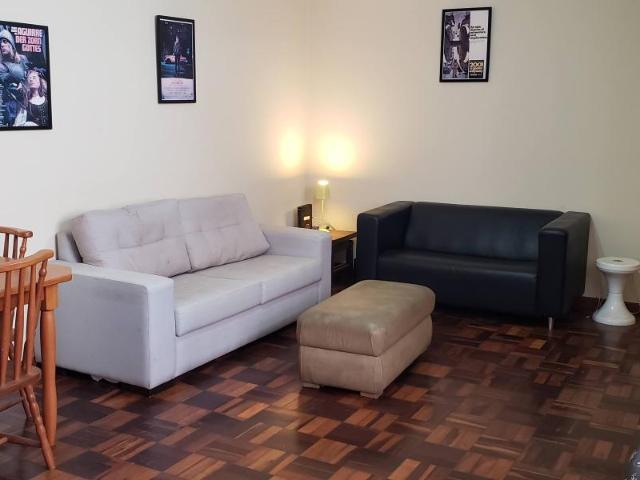 Quarto iluminado e amplo no Bom Fim