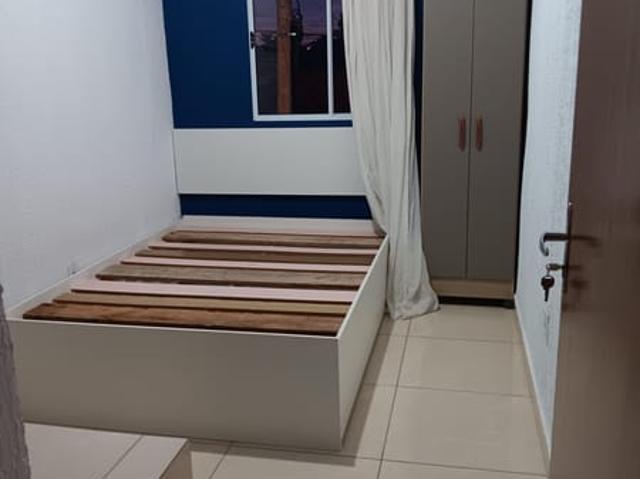 quarto mobilhado com ar condicionado