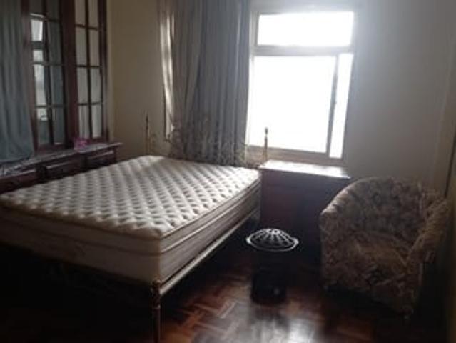 Quarto mobiliado no centro