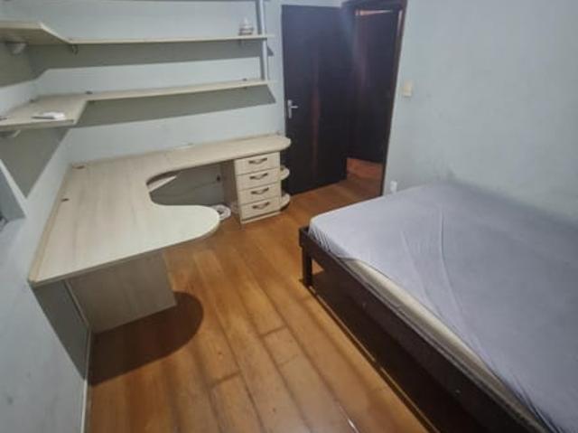 Quarto mobiliado no centro
