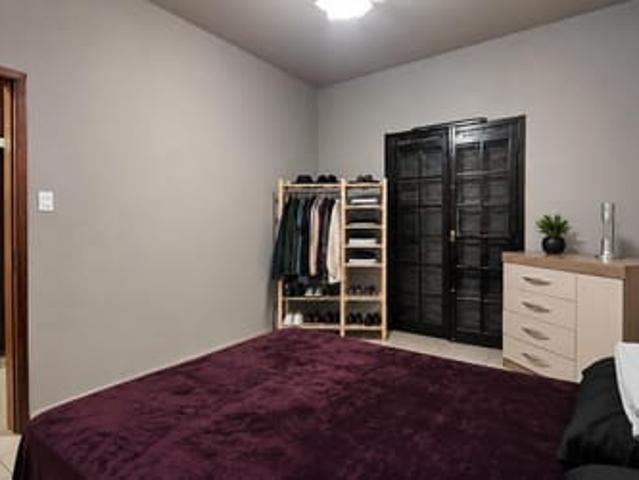 Quarto mobiliado aconchegante