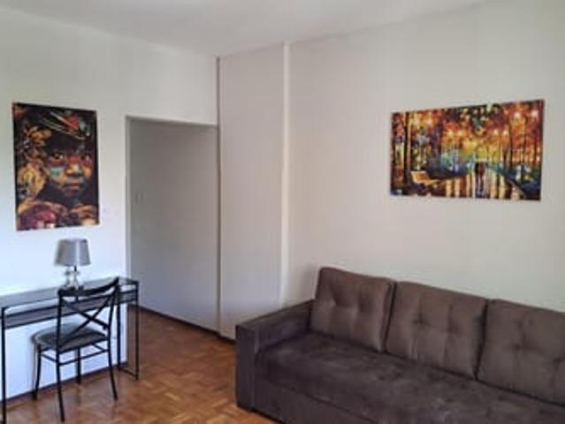 Quarto mobiliado Centro