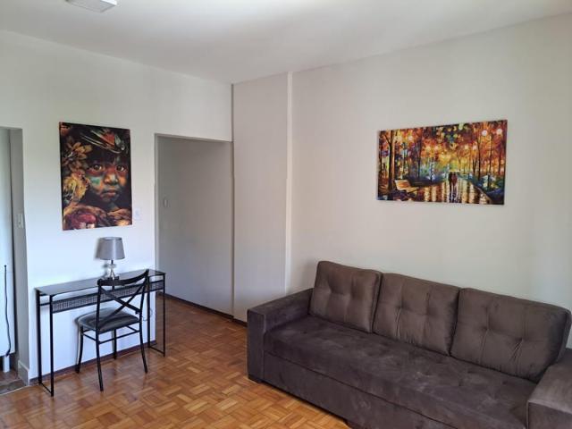 Quarto mobiliado Centro