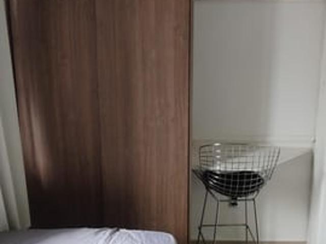 Quarto mobiliado com wc e copa interna