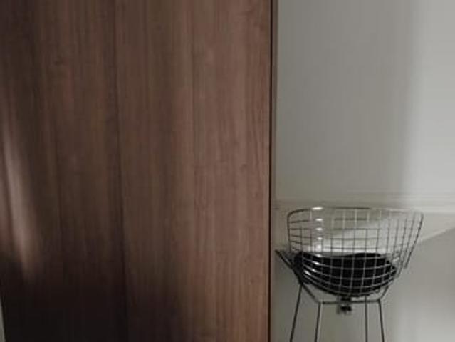 Quarto mobiliado com wc e copa interna