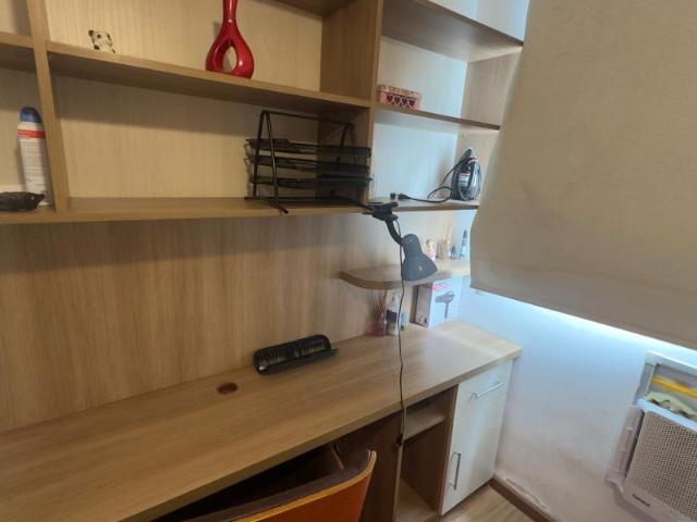 Quarto Mobiliado com mesa de estudo prox Parque Olimpico