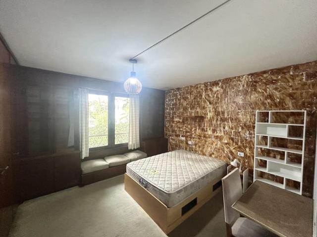 Quarto mobiliado em casa de bairro de alto padrão