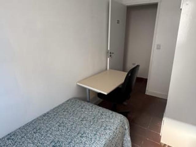 Quarto mobiliado individual