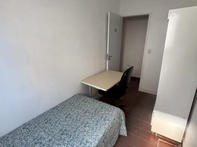 Quarto mobiliado individual