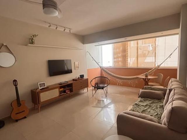 Quarto mobiliado para mulher no bairro da Madalena