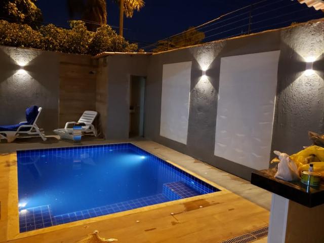 quarto mobiliado tudo insluso com piscina e churrasqueira