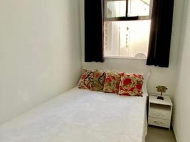 QUARTO NO CENTRO DE PORTO ALEGRE