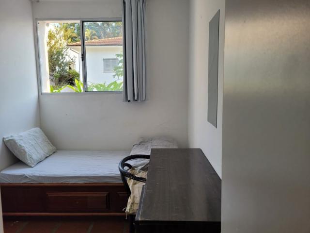 Quarto na linha amarela
