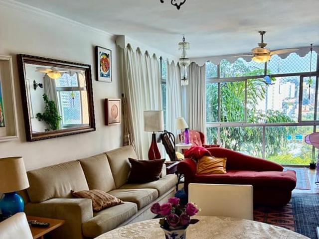 Quarto só p/ garotas,a 50 m da PUC e proximo da FASM