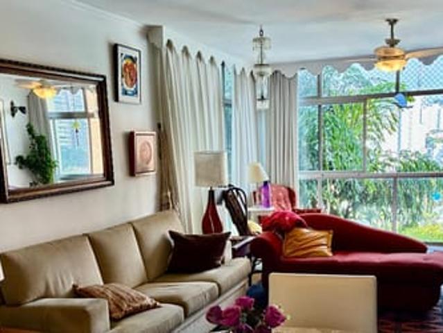 Quarto só p/ garotas,a 50 m da PUC e proximo da FASM