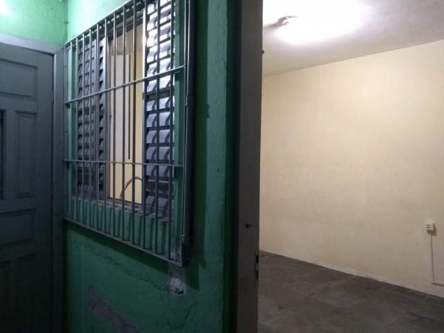 Quarto semi mobiliado na avenida Miguel Estefano