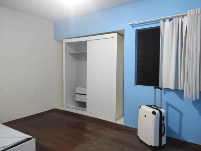 Quarto para alugar em prédio próximo à Universidade Católica