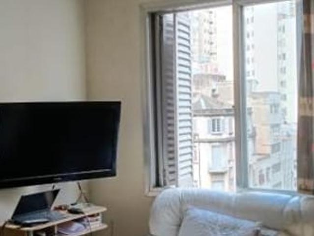 Quarto para estudantes bem localizado