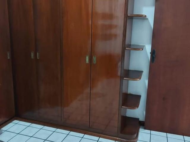 Quarto para locação – Ambiente tranquilo e organizado