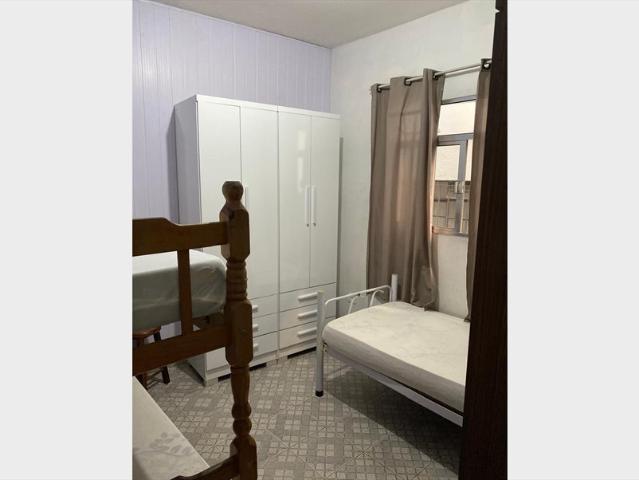Quarto para moças regiao do metro Saude