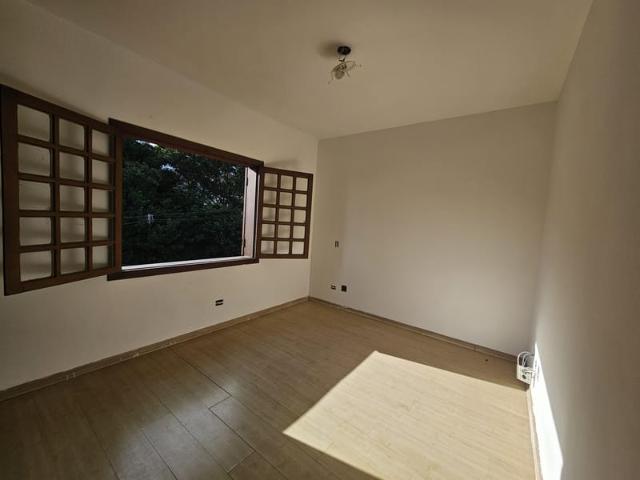 quarto tranquilo e arejado próximo ao metrô vila Madalena