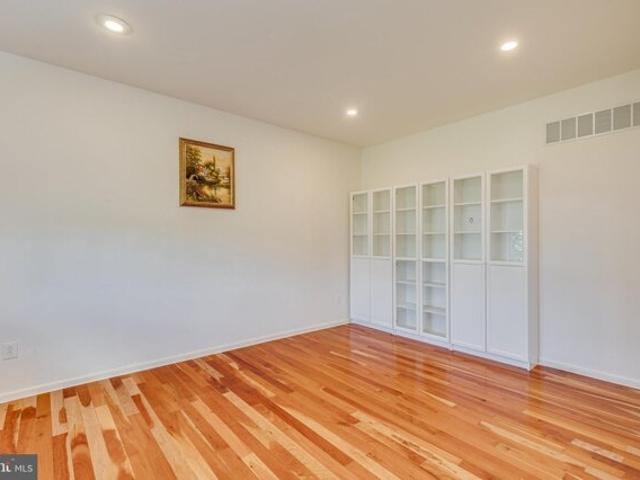 Quarter Moon Ct, Bordentown, Home For Sale