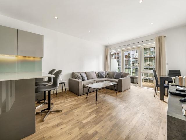 Quarter House, Battersea Reach SW18, 2 bed flat to rent, £3,000 pcm | PrimeLocation