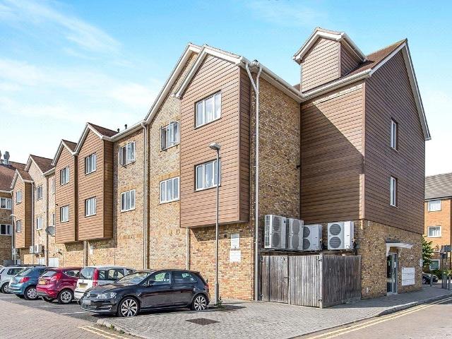 Quartz Way, Sittingbourne, Kent ME10, 2 bed flat to rent, £1,175 pcm | PrimeLocation