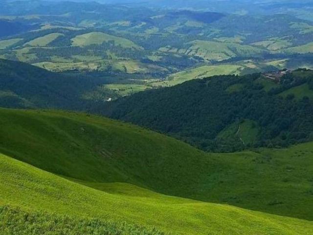 Que tal morar em um condomínio fechado em meio a natureza?