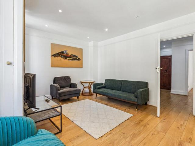 Quebec Court, 21 Seymour Street 2 bed flat to rent £3,700 pcm £854 pw