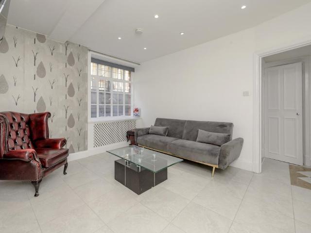 Quebec Court, Seymour Street, W1H 1 bed flat to rent £2,687 pcm £620 pw