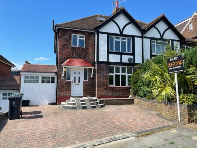 Queen Victoria Avenue, Hove, East Sussex BN3, 4 bed detached house to rent, £2,600 pcm | PrimeLocation