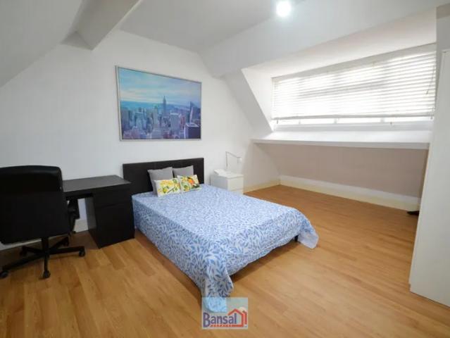 Queen Victoria Rd, City Centre CV1