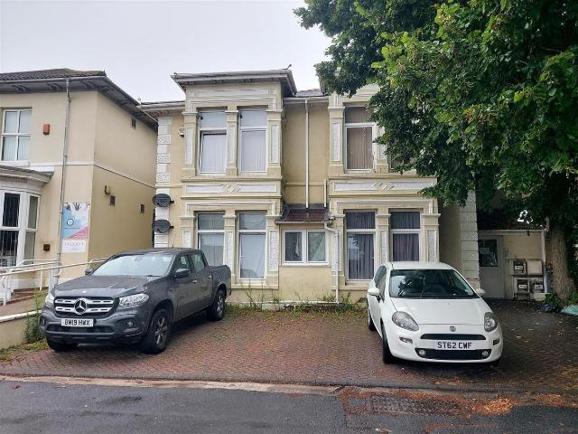 Queen Victoria Road, Llanelli SA15, 2 bed flat to rent, £775 pcm | PrimeLocation