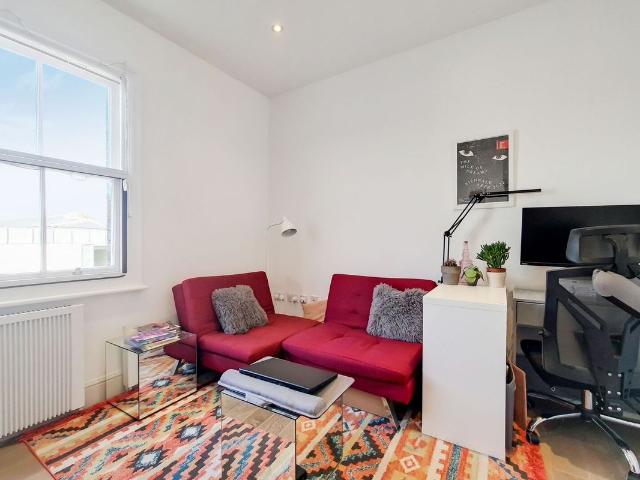 Queen Adelaide, Shepherd's Bush, London W12, 1 bed flat to rent, £1,500 pcm | PrimeLocation