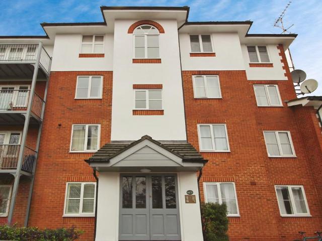 Queen Alexandra Road, Town Center. 1 bed flat to rent £1,175 pcm £271 pw