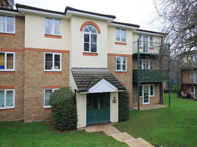Queen Alexandra Road, High Wycombe HP11 1 bed flat to rent £1,000 pcm £231 pw