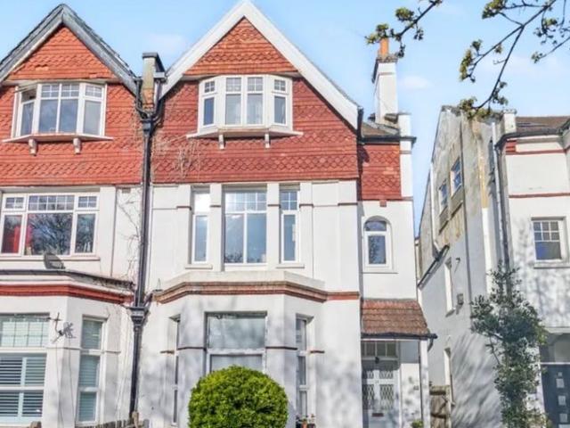 Queen Anne Avenue, Bromley BR2, 1 bed flat to rent, £1,950 pcm | PrimeLocation