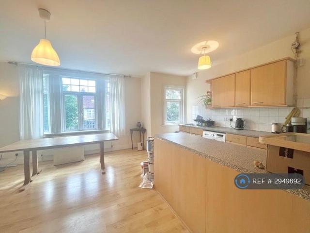 Queen Anne Avenue, Bromley, BR2 2 bed flat to rent £1,750 pcm £404 pw