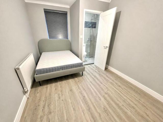 Queen Anne Avenue, Bromley BR2, Room to rent, £895 pcm | PrimeLocation