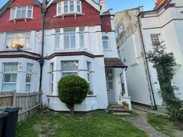 Queen Anne Avenue, London, BR2 0YG, United Kingdom | 2 bed apartment for rent #167528395 | Rentberry