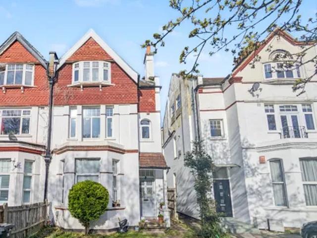 Queen Anne Avenue, London, BR2 0SA, United Kingdom | 2 bed apartment for rent #167657292 | Rentberry