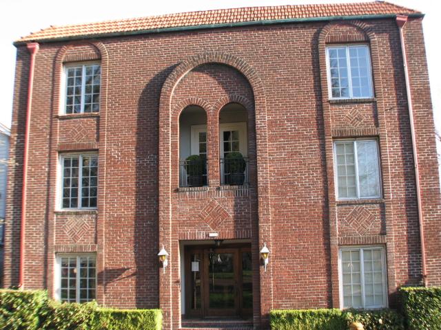 QUEEN ANNE APARTMENTS SEVA01
