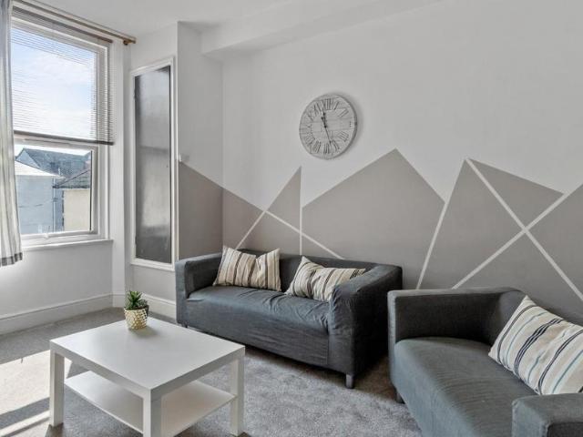 Queen Anne Terrace, Plymouth PL4 13 bed house to rent £7,267 pcm £1,677 pw