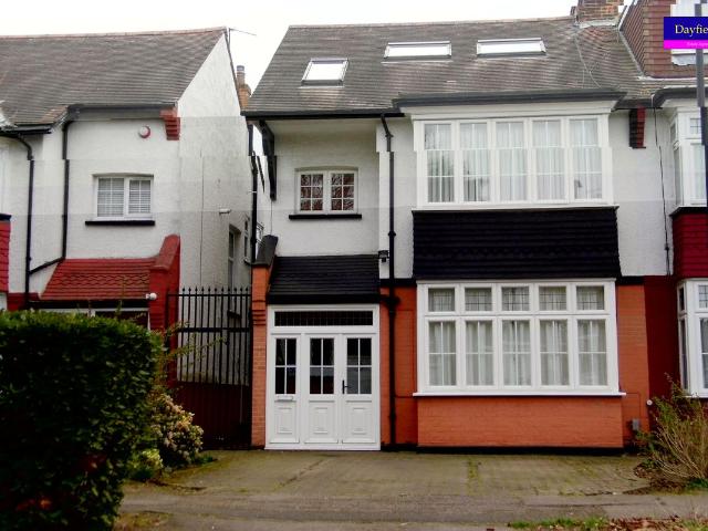 Queen Annes Gardens, Enfield EN1, Room to rent, £750 pcm | PrimeLocation