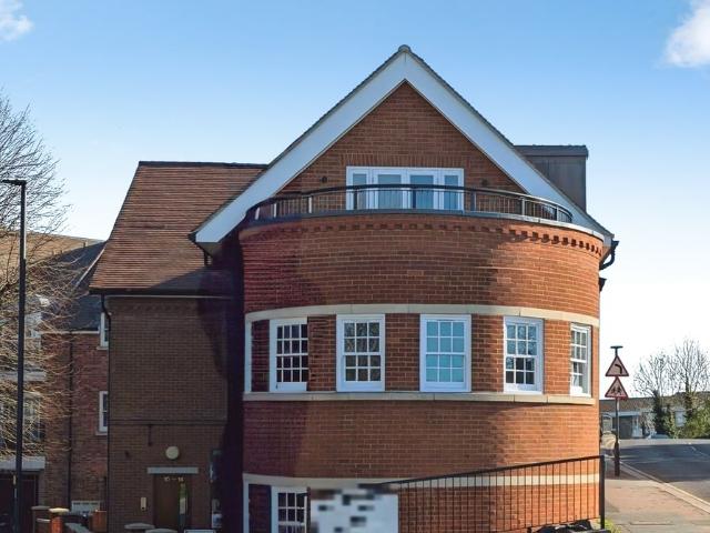 Queen Annes Place, Enfield, London EN1, 1 bed flat to rent, £1,800 pcm | PrimeLocation