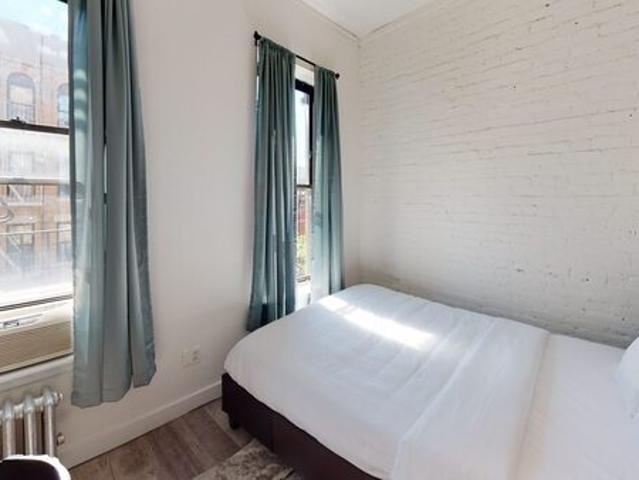 Queen bedroom in 2 bed/1 bath home in East Village #548 B