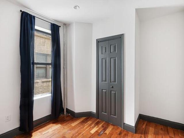 Queen bedroom in 2 bed/1 bath home in East Harlem #533 A