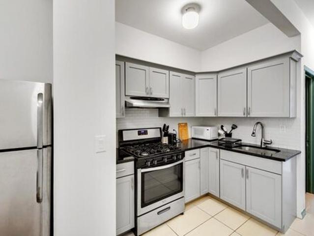 Queen bedroom in 2 bed/1 bath home in East Harlem #577 B